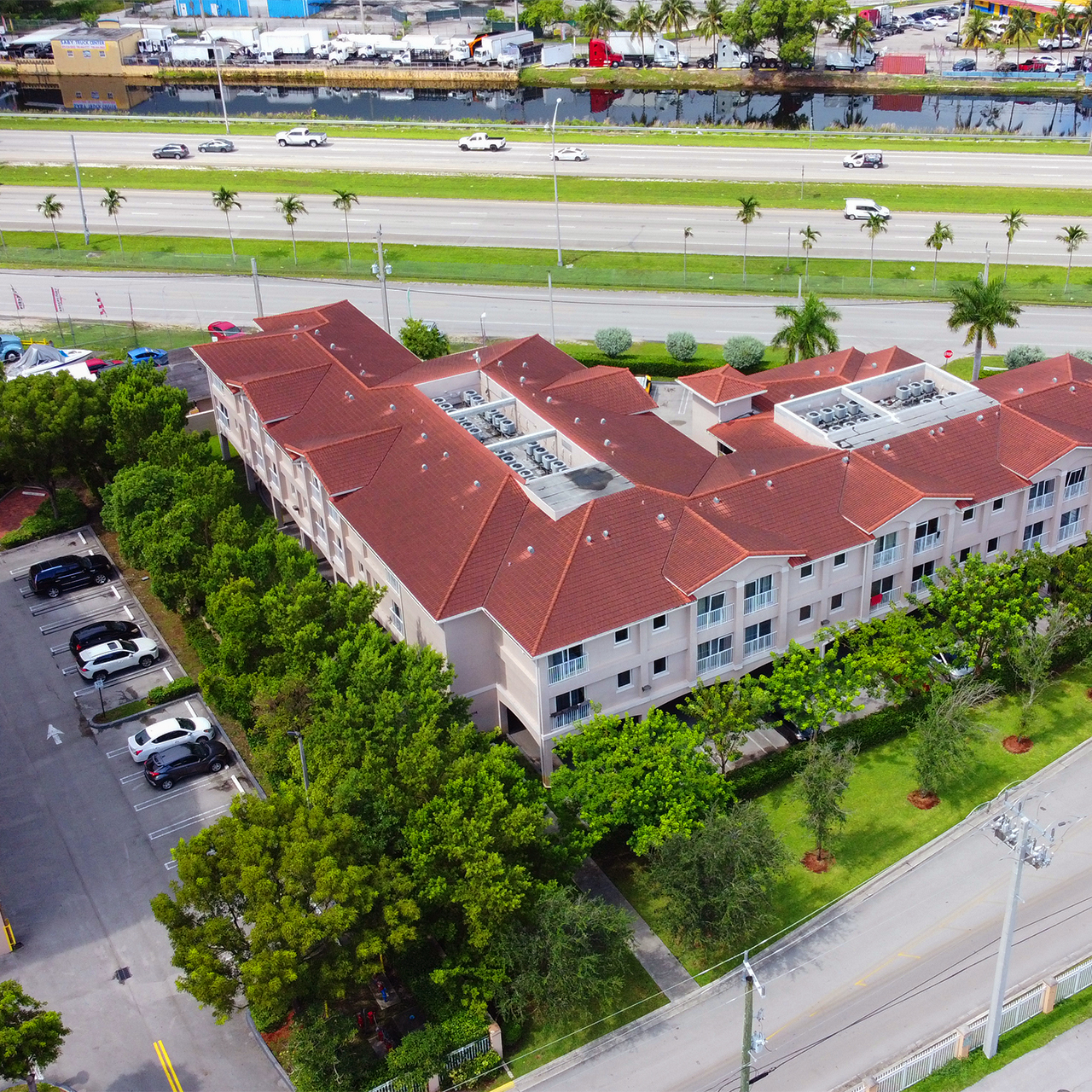 Triangle Suites – Biltmore